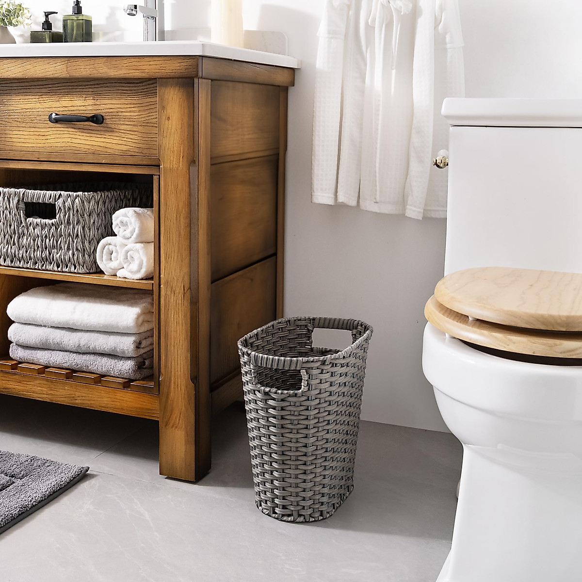 GRANNY SAYS Wicker Trash Can, Bathroom Trash Can, Wicker Waste Basket for Bathroom, Office Trash Can, Trash Bin for Bedroom, Wastebasket with Handles, 19 Liters/5 Gallons