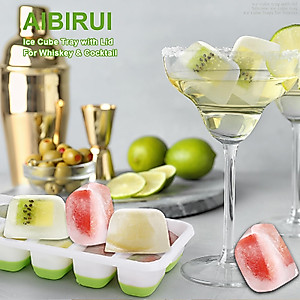 Ice Cube Tray with Lid,Easy Release14 ices,Silicone ice cube tray with Spill-Resistant Removable Lid,Ice Cube Trays for Freezer,Ice Cube Tray with lid for Drinks,Baby Food,BPA Free Ice cube tray
