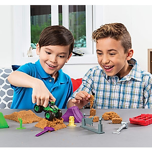 Monster Jam, Grave Digger Monster Dirt Deluxe Set, Featuring 16oz of Monster Dirt and Official 1:64 Scale Die-Cast Monster Jam Truck