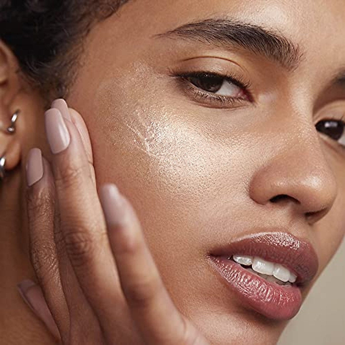 Honest Beauty Vitamin C Radiance Serum with Artichoke & Clover Extracts | Paraben Free, Dermatologist Tested, Cruelty Free | 1.0 Fl. Oz