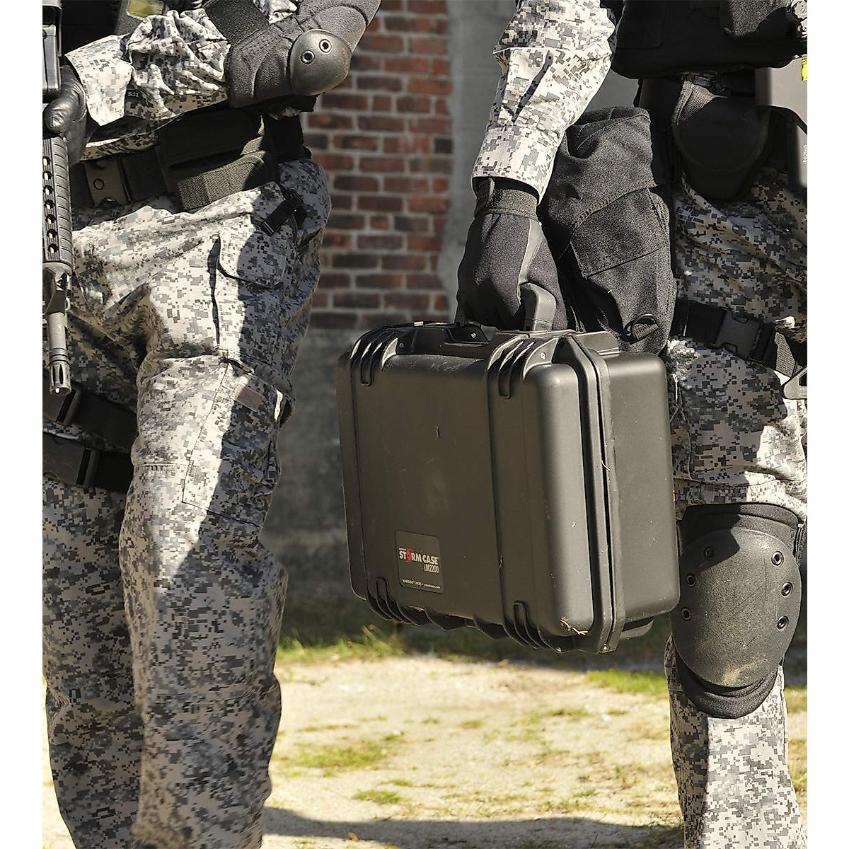 Pelican Storm iM2200 Case With Foam (Black) (IM2200-00001)