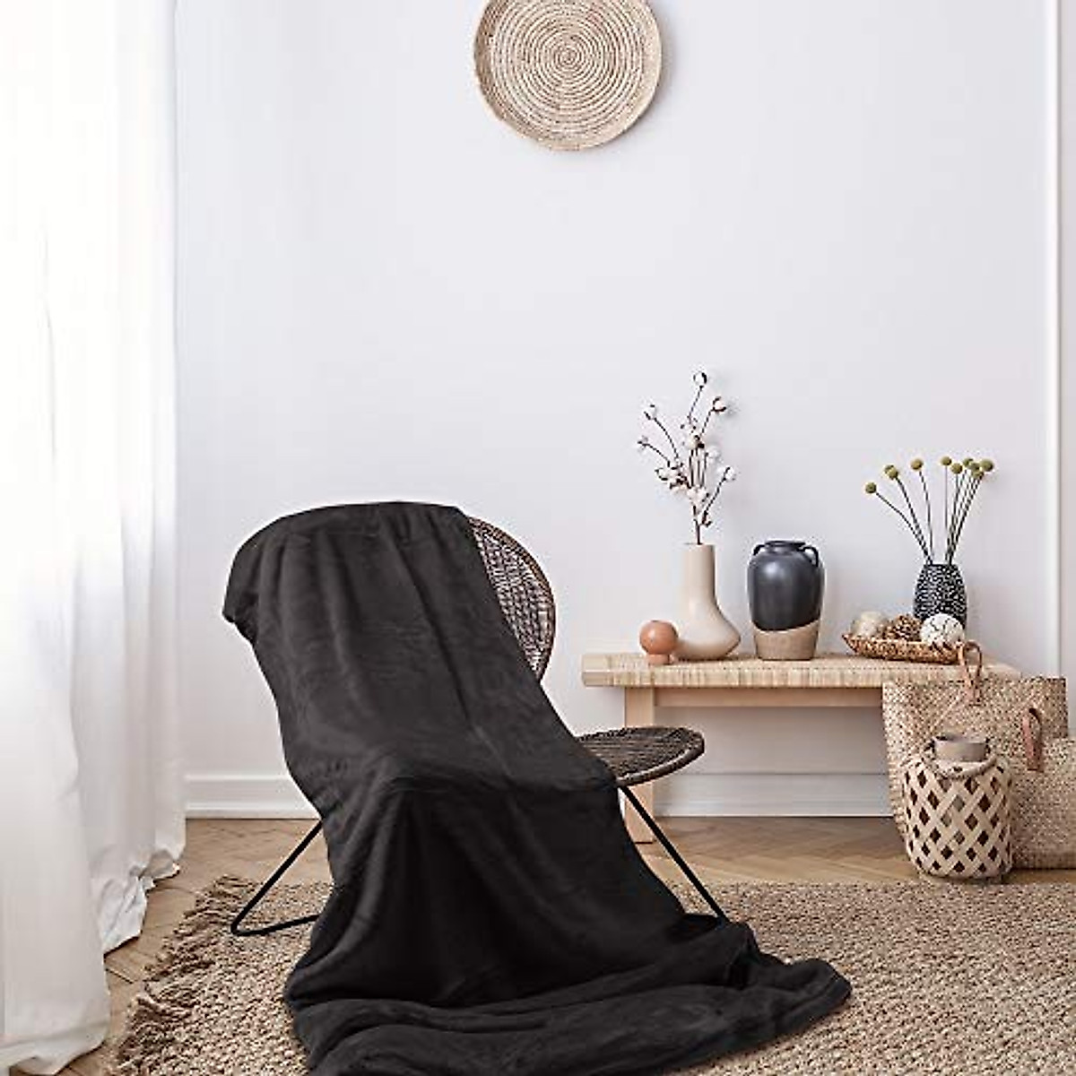 Kingole Flannel Fleece Microfiber Throw Blanket, Luxury Black Queen Size Light Weight Cozy Couch Bed Super Soft and Warm Plush Solid Color 250GSM (90 x 90 inches)