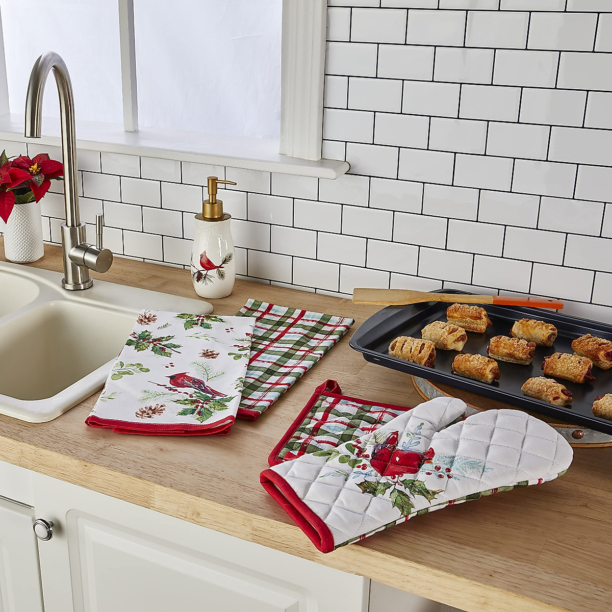 SKL Home Berry Cardinal Oven Mit and Pot Holder Set (2-Piece), Multi