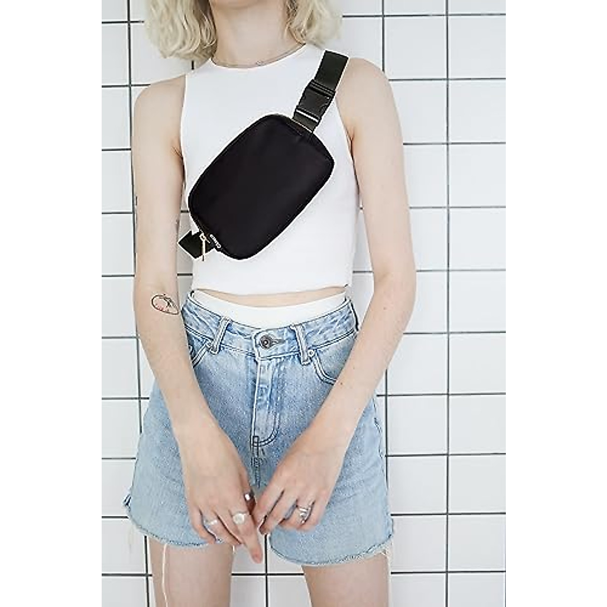 Fanny Packs for Kids Boys Girls Yoga Women Slim Women, Ginsco Waterproof Waist Bag with Adjustable Strap Mini Belt Bag Fashion Waist Pack Fits Running Jogging Work Out Travel Black M101