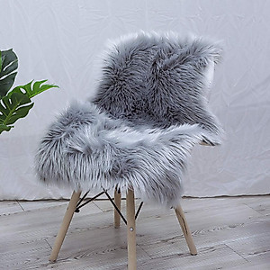 HLZHOU Soft Faux Fur Rug White Sheepskin Chair Cover Seat Pad Shaggy Area Rugs for Bedroom Sofa Living Room Floor (Gray, 2x3 Feet)