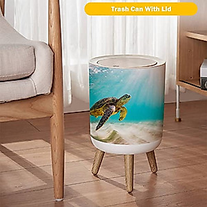KSYGYFRUDE Small Trash Can with Lid Beautiful Hawaiian Green Sea Turtle Round Garbage Can Press Cover Wastebasket Wood Waste Bin for Bathroom Kitchen Office 7L/1.8 Gallon