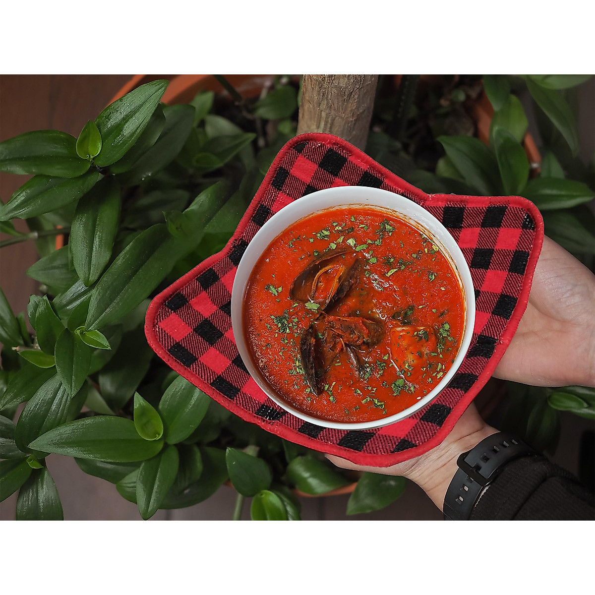 ULVEOL Set of 2 Black Red Microwave Bowl Cloth Hot Pads Pot - Microwave Safe Holder Multipurpose Heat Resistant Plate Holder Polyester Potholder - Protector for Heat Soup, Food, Meals