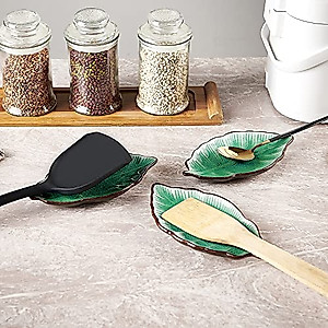 TOBENO Large Spoon Rest set of 2 Spoon Holder for Stove Top Modern Farmhouse Kitchen Decor Leaf Shape Ceramic Spoon Rest Spoon Rests for Kitchen Stove Spoon Holder Dishwasher Safe Emerald Green