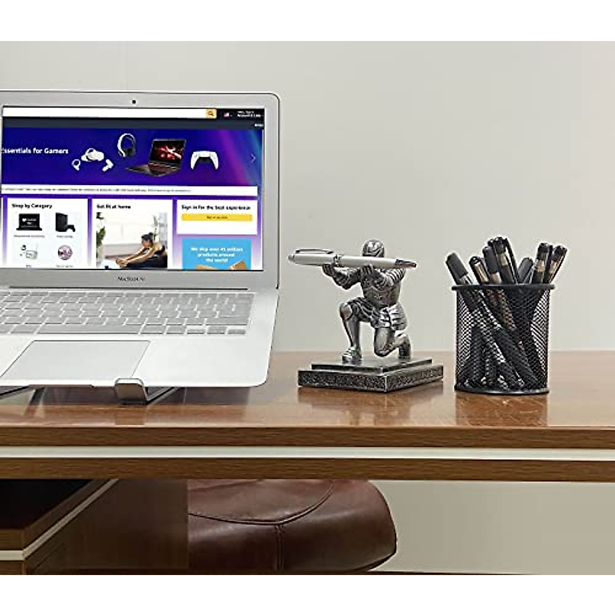 Ofiedx Executive Knight Pen Holder with a Pen Personalized Desk Accessories Decor Home Office Cool Pen Stand Iron