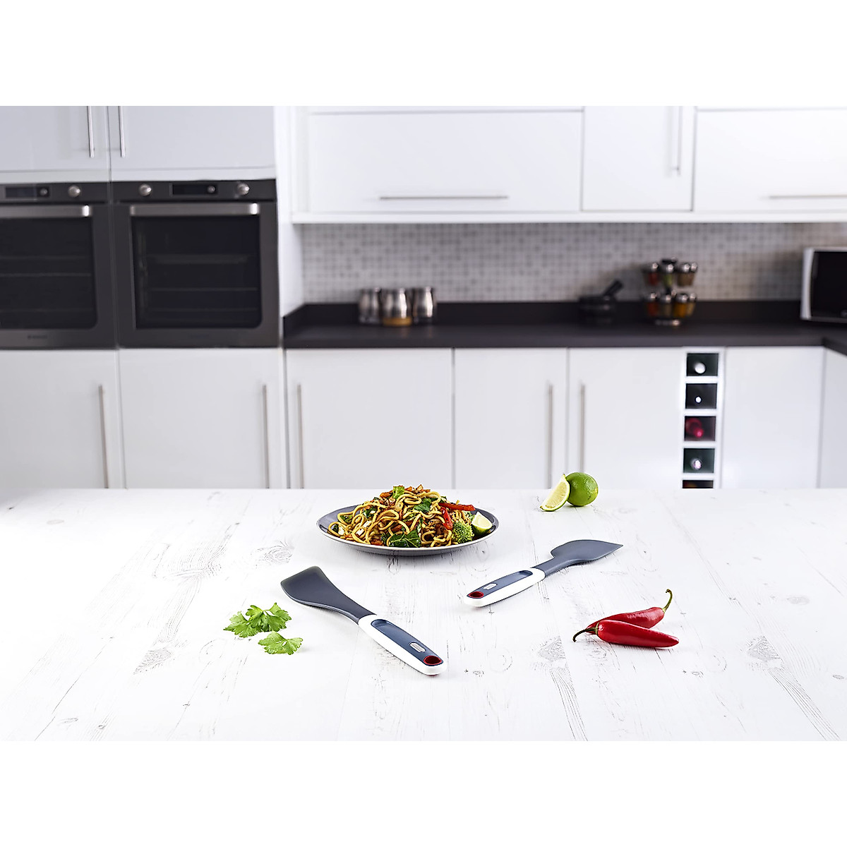 Zyliss Easy Lift Turner Silicone Spatula - Angled Head for Easy Food Turning - 11.5in Rubber Spatula for Frying Pan & Stir Fry Cooking, Dishwasher Safe - Flipper Spatulas for Kitchen Use - Grey/White