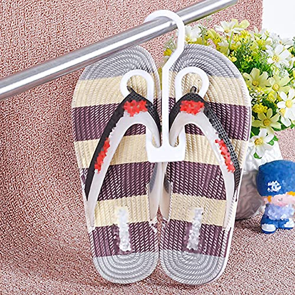 luzen 8Pcs Plastic Slippers Display Hanger Flip Flops Slippers Drying Hanging Shoe Rack Shoe Organizer with Double Hooks for Shoe store and Home Use, White