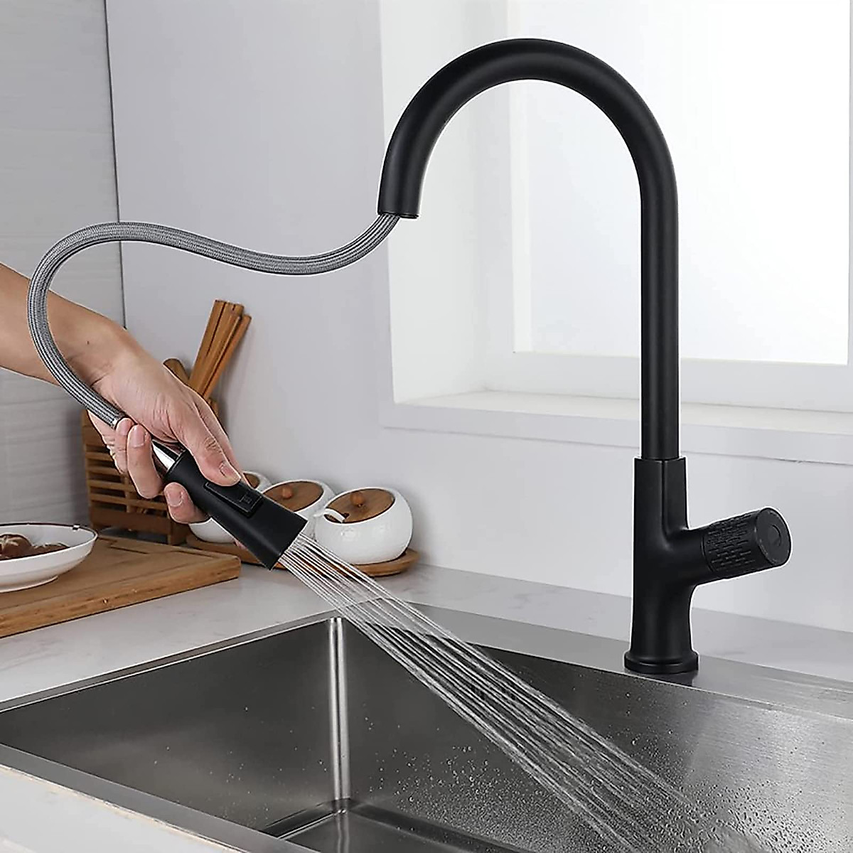 Touchless Kitchen Faucet Matte Black Intelligent Induction Kitchen Sink Faucet with Pull Down Sprayer, Brass Swivel Pull Out Kitchen Mixer Tap Single Handle 2 Spray Modes