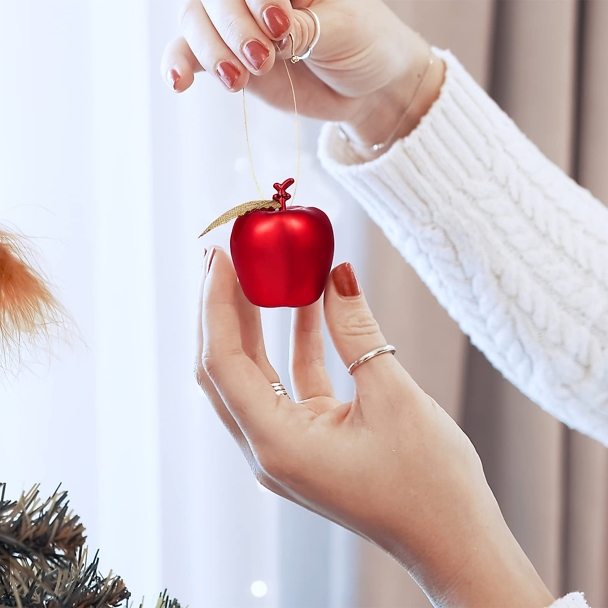 24Pcs Christmas Apples Ornaments Shatterproof Baubles Apple Shaped Hanging Ornaments Mini Apples Ball for Xmas Holiday Festival Christmas Tree Decorations Red
