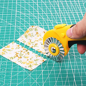 AUTOTOOLHOME 45mm Rotary Cutter Automatic Fabric Cutter 5pcs Titanium Replacement Blades 5pcs Pinking Rotary Blades with Safety Lock for Quilting, Sewing, Crafts
