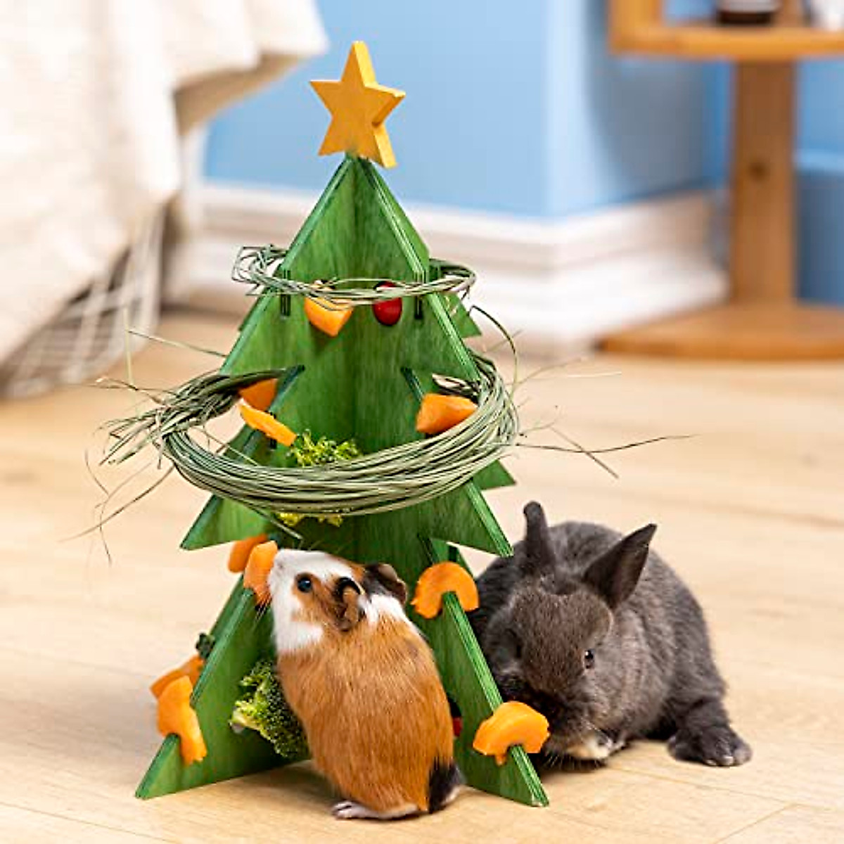 Guinea Pig Toys, Christmas Tree Foraging Puzzle Toy Treat Feeder for Bunny Hamster Rabbits Wooden Enrichment Vegetable Rack Mental Stimulation Interactive Toy Xmas Gift Habitat Decor for Small Pets