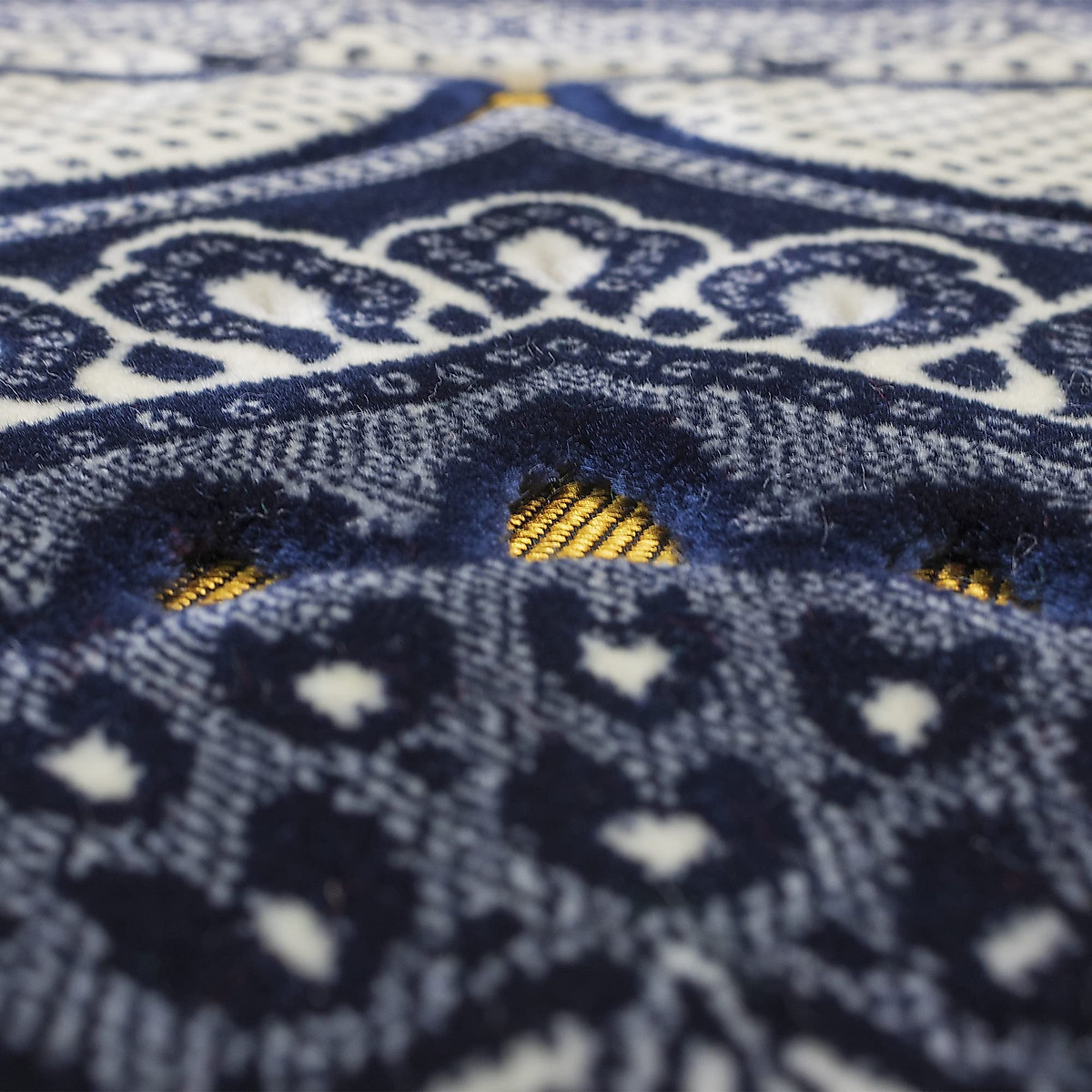 Modefa Turkish Islamic Prayer Rug - Large Wide Velvet Carpet - Soft Muslim Janamaz Sajada - Thick Turkish Prayer Mat for Men & Women - Ramadan or Eid Gift - Free Kufi Cap - Plush Paisley (Navy Blue)