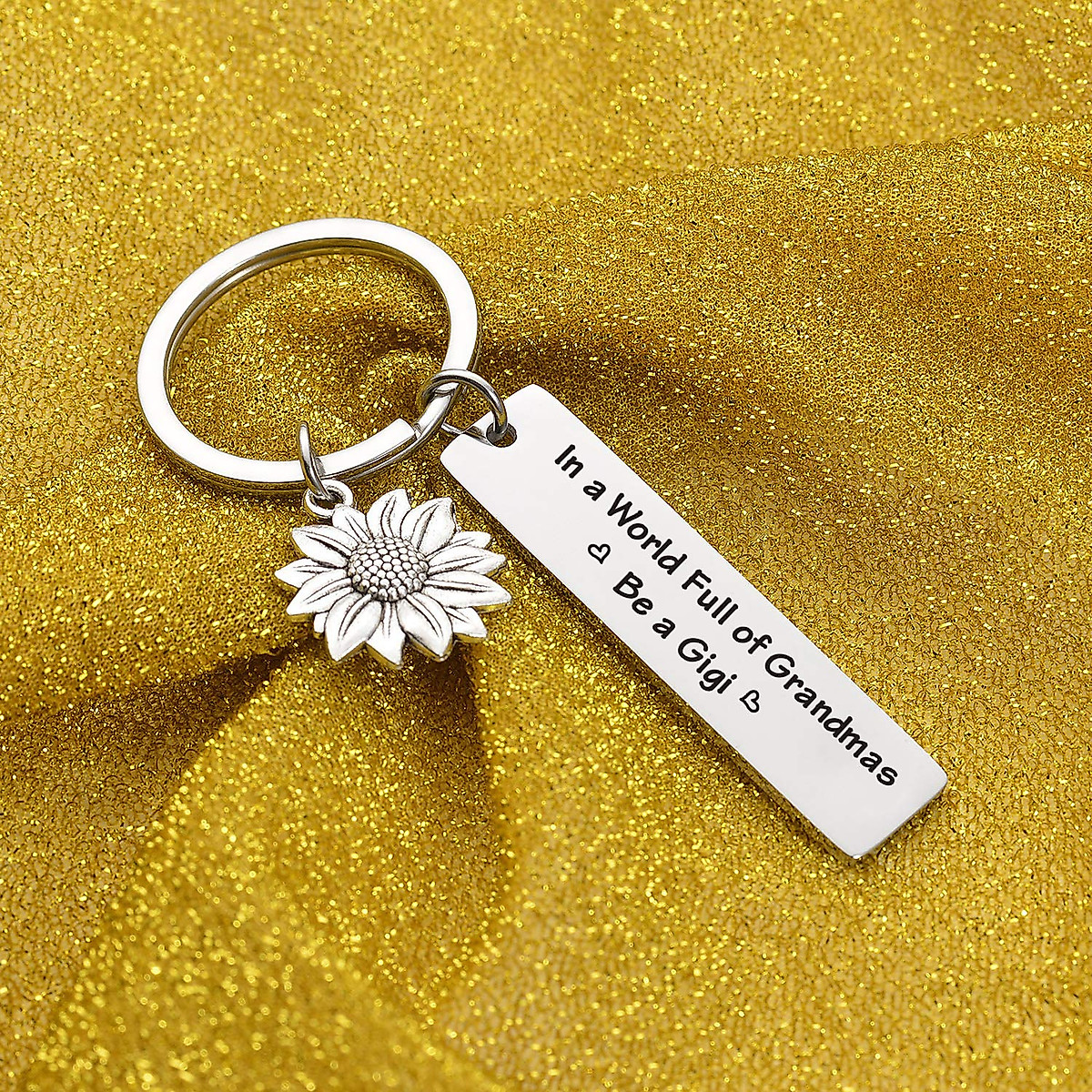 7RVZM Gigi Gifts for Grandma Birthday Keychain Gigi Keychains for Granny Gifts for Women Grandma Mothers Day Gifts for Grandma Gifts from grandkids for Grandmother Keychain from Grandson