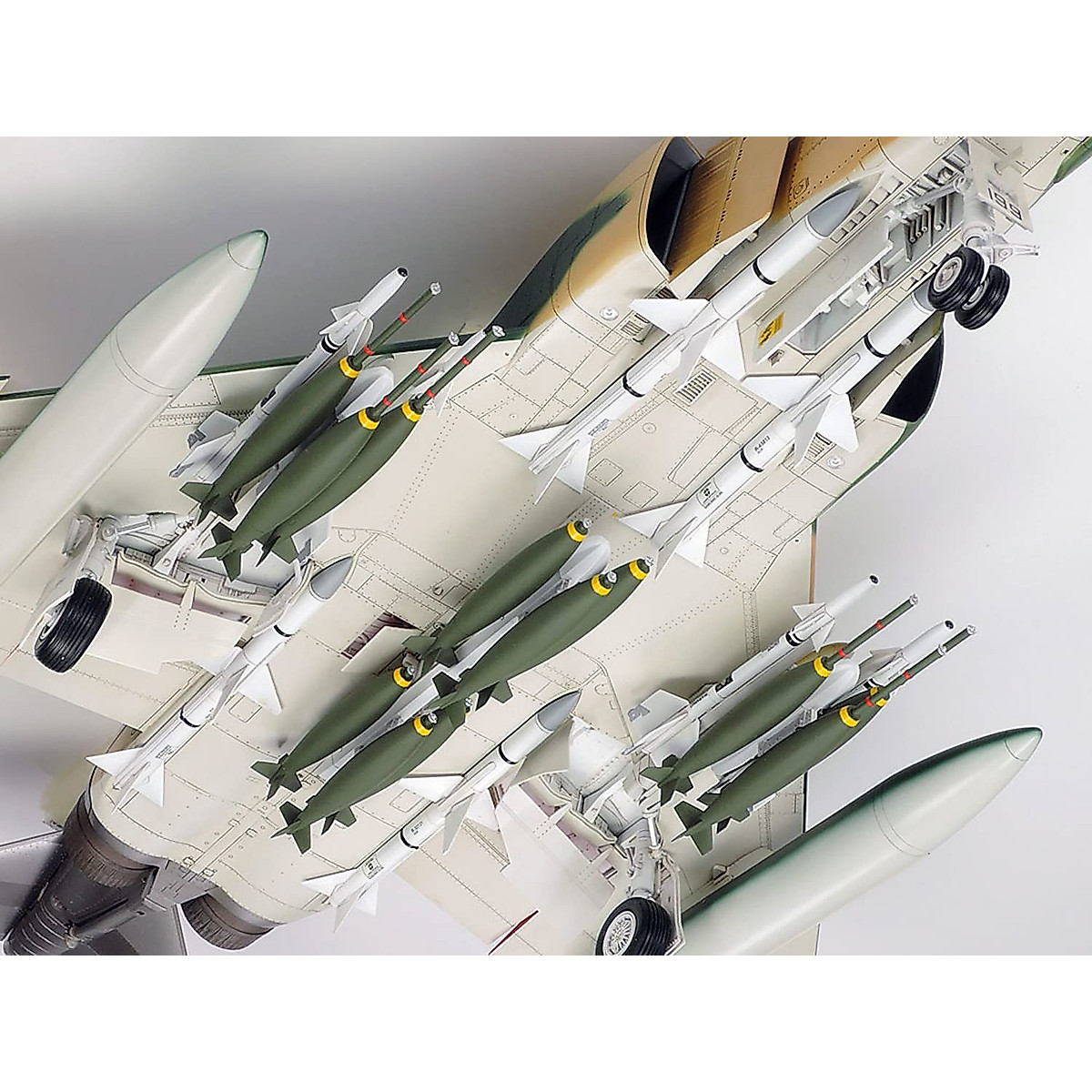 Tamiya 60305 1/32 Mcdonnell F-4 C/D Phantom II Plastic Model Airplane Kit