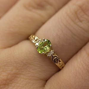 Direct-Jewelry 10k Yellow Gold Oval Peridot And Diamond Ring (Size 6)