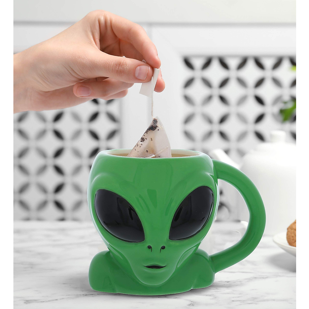 MUGNIV Novelty 3D Green Alien Mug - Cute Cute Coffee Mugs for Women and Men, Funny Coffee Mug Space Gift for Coffee Lovers, Cool Alien Head Fun Glassware Ceramic Mug for Hot and Cold Drinks - 17 Oz
