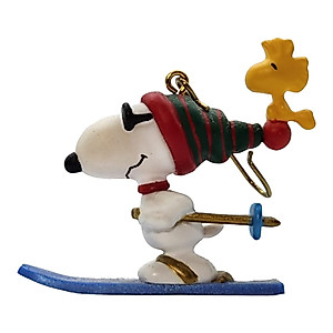 1999 Hallmark Keepsake Miniature Ornament Winter Fun With Snoopy Collector's Series