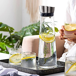 Water Carafe with Lid,Glass Carafe 1.3 liter Water Carafe Glass Jug with Lid and Spout-Fruit Juice Pitcher for Hot/Cold Water, Ice Tea and Juice Beverage