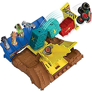 Hot Wheels Monster Trucks Arena Smashers Demo Derby Car Jump Challenge, Demo Derby Toy Truck in 1:64 Scale & 2 Crushable Cars