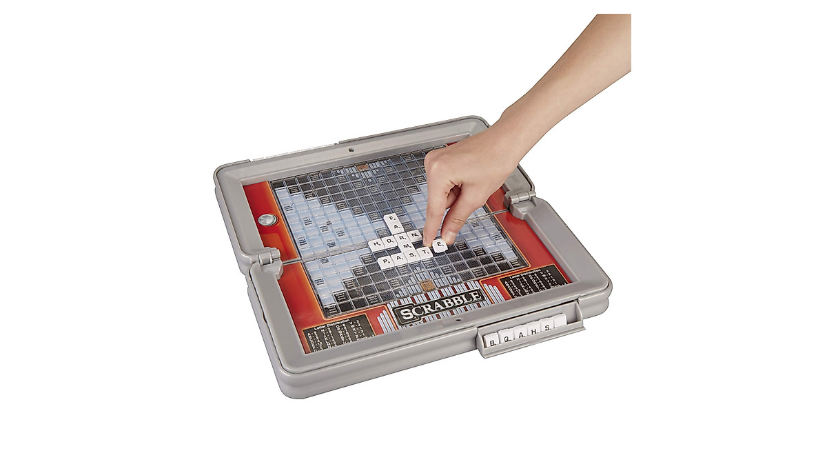 Hasbro Gaming Road Trip Scrabble - Fun On-The-Go!