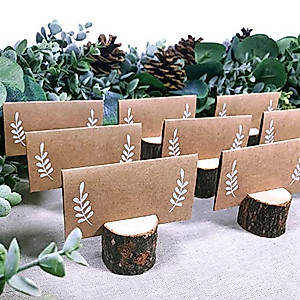 30 Pcs Rustic Wood Place Card Holders Circular Table Numbers Holder Stand Wooden Bark Memo Holder Card Photo Picture Note Clip Holders and Kraft Place Cards Bulk Wedding Party Table Number Sign
