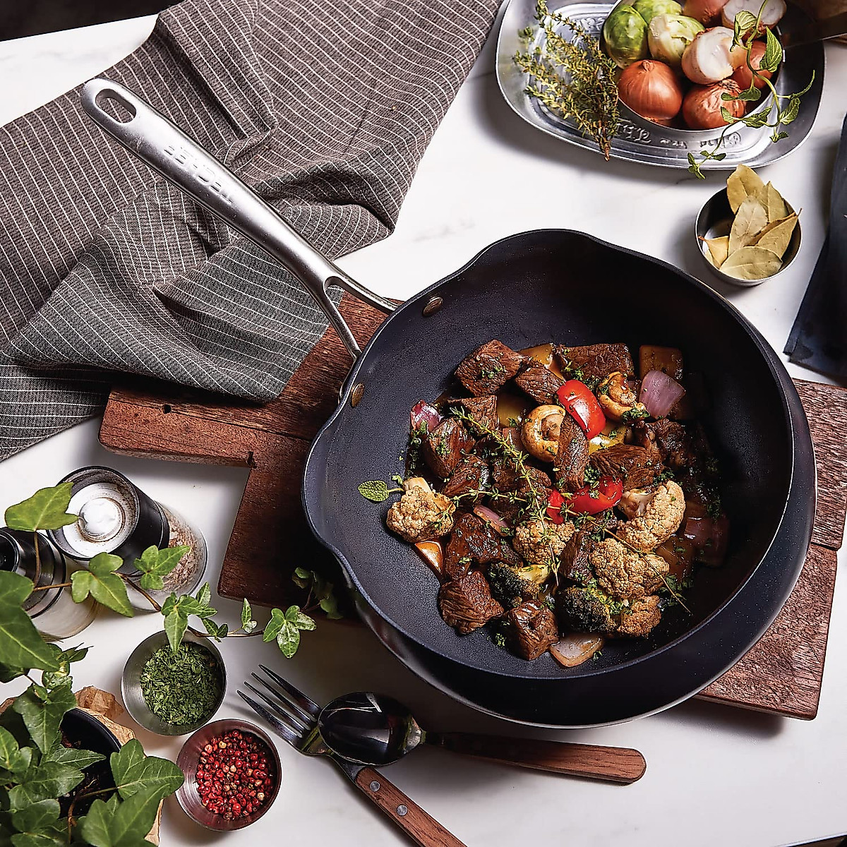 TECHEF - Goody Pan - Wok Stir-fry Pan - PFOA Free, Dishwasher and Oven Safe, Made in Korea (11-in)