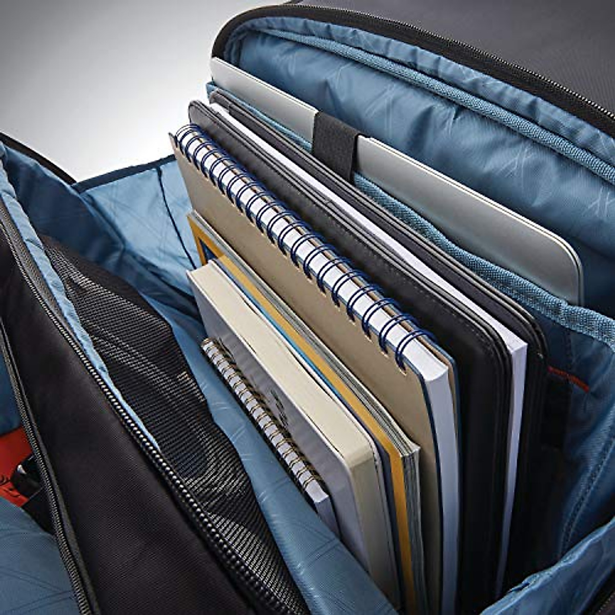 Samsonite Pro Slim Messenger, Black, 15.6-Inch