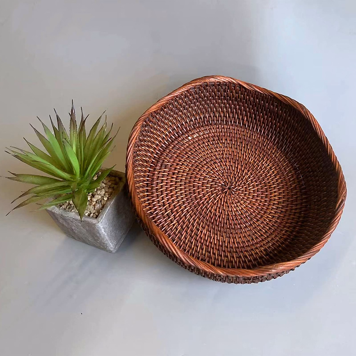 AMOLOLO Handmade Rattan Round Fruit Basket Food Storage Bowls Kitchen Organizer Snack Serving Bowl 10 Inch Wavy Edge Circle Tray Basket with 3” Deep Wall, Dark Brown Décor Display Tray Bowl, M
