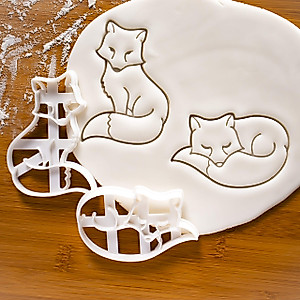 Set of 2 Fox cookie cutters (Designs: Fox Sleeeping and Sitting), 2 pieces - Bakerlogy