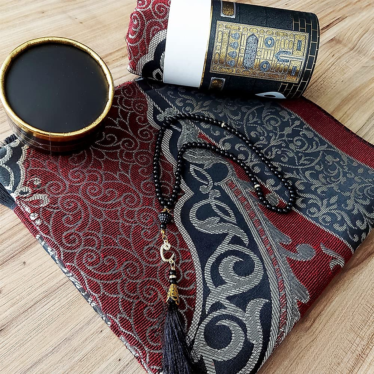 Prayeristan Muslim Prayer Rug - Prayer Mat with Gift Prayer Beads & Special Kaaba Box - Islamic Rugs for Men and Women - Portable & Travel Prayer Mat - Ramadan & Islamic Gifts (Claret Red)