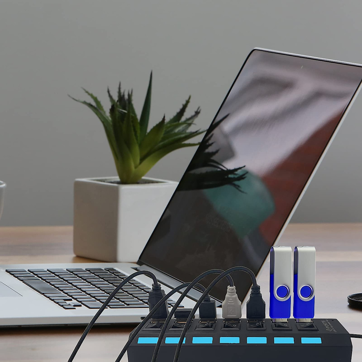 7-Port USB Hub 2.0, USB Hub USB Splitter with Individual Switches for Laptop, Computer, Keyboard and Mouse, USB Devices (Black)