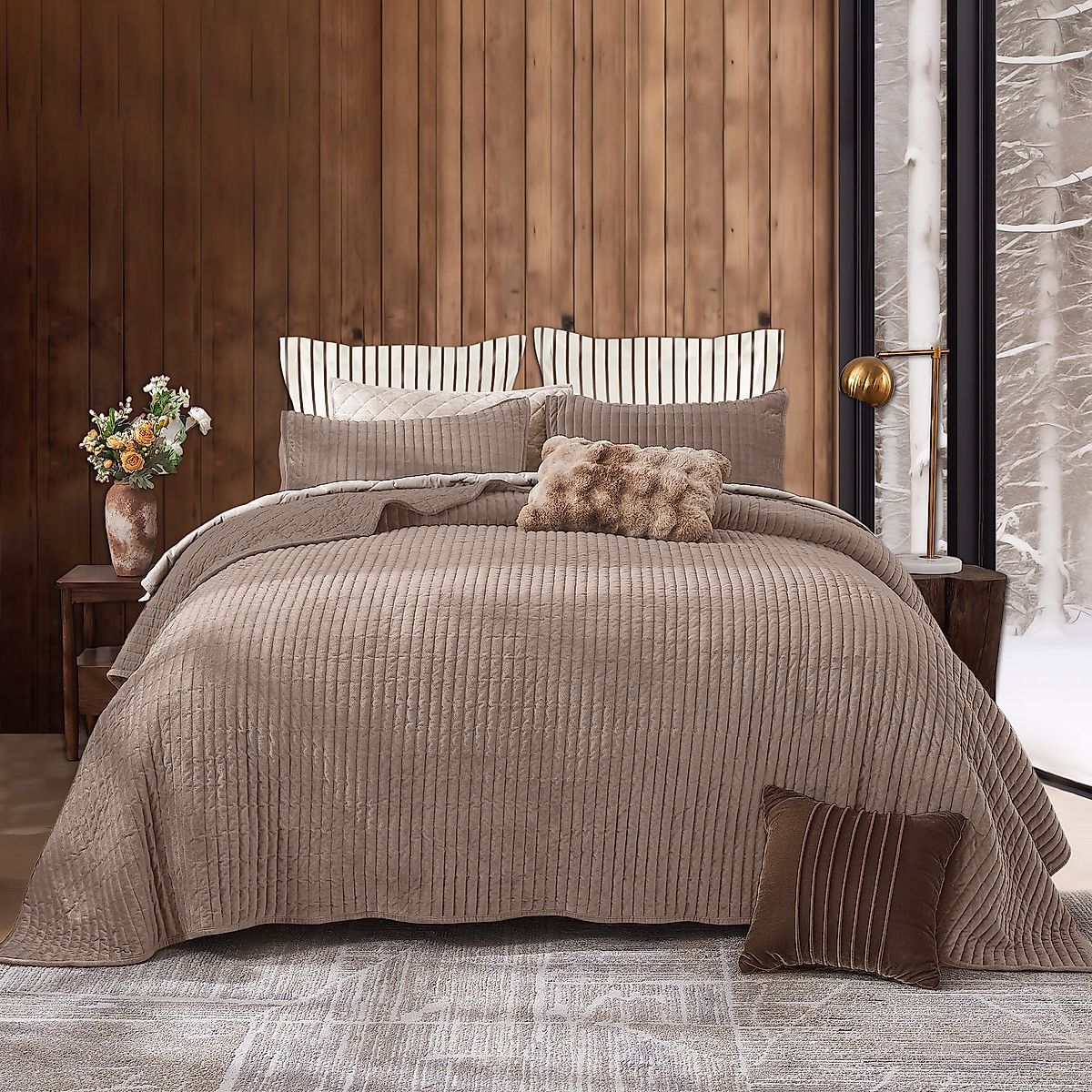 SHALALA Velvet Quilt King Size,Striped Bedding Set,Lightweight Velvet Comforter,Luxurious Suede Bedspread and Coverlet with Soft Brushed Microfiber Back for All Season(Light Taupe,King)
