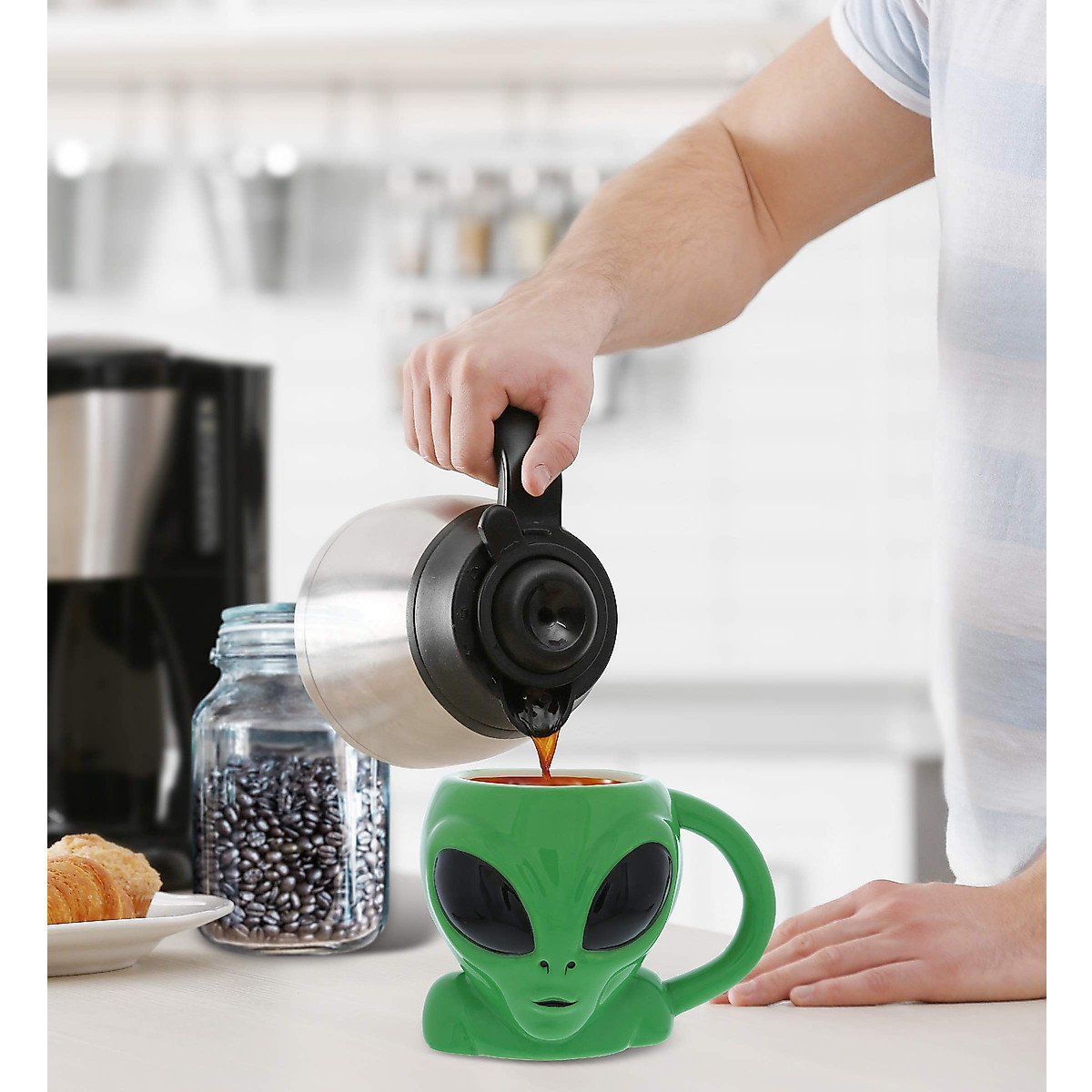 MUGNIV Novelty 3D Green Alien Mug - Cute Cute Coffee Mugs for Women and Men, Funny Coffee Mug Space Gift for Coffee Lovers, Cool Alien Head Fun Glassware Ceramic Mug for Hot and Cold Drinks - 17 Oz