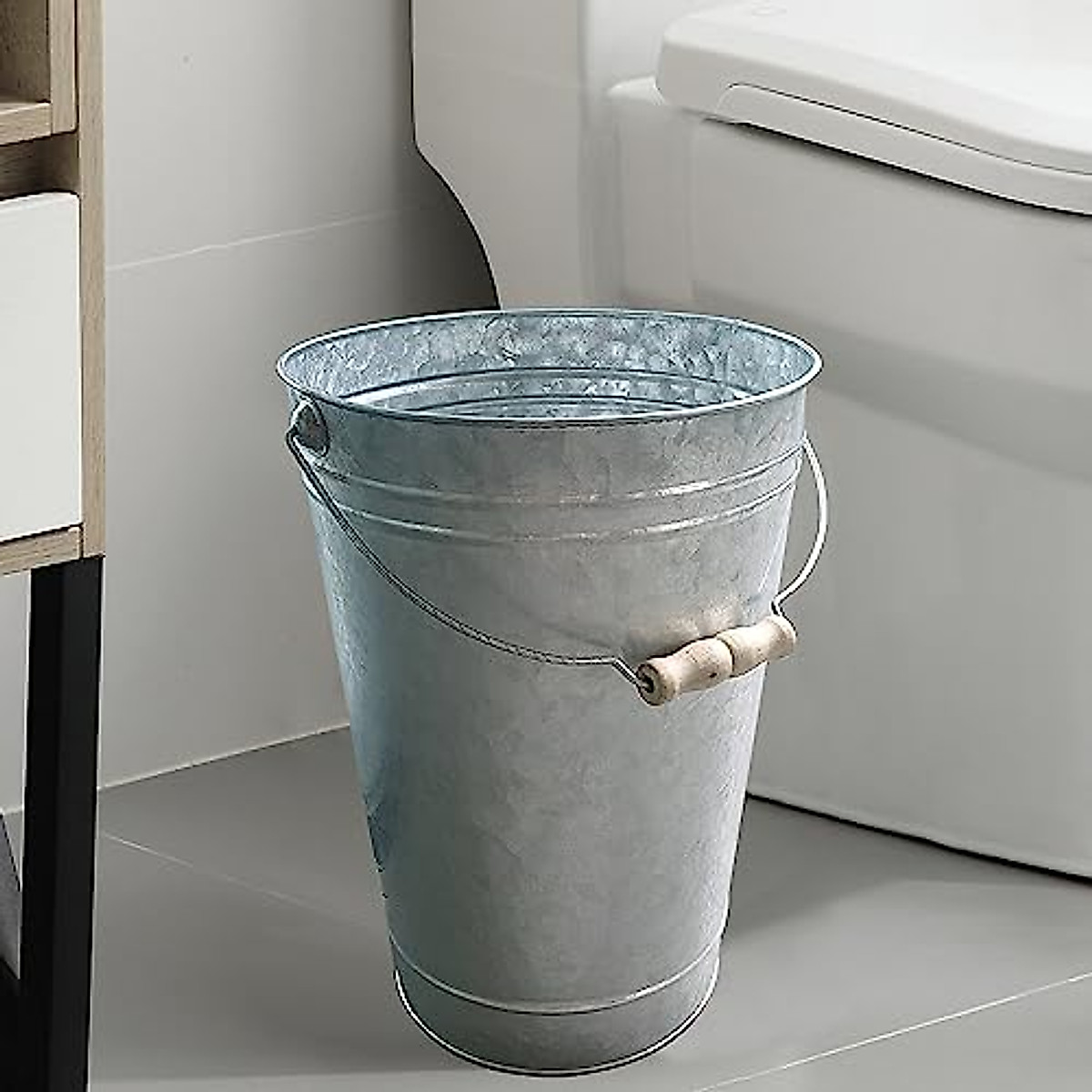 Eonvgei Metal 3.5 Gallon Large Wastebasket Trash Can,with Wooden Handle for Bedroom,Kitchen,Bedroom,Home Office Decor，13 Liters (Silver)