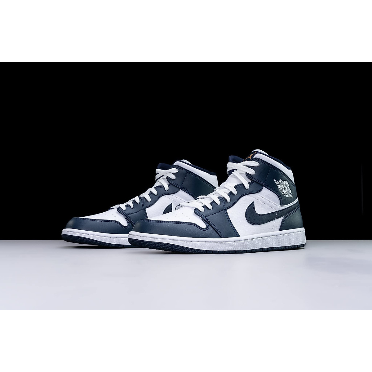 NIKE Men's Basketball Shoes, White White MTLC Gold Obsidian 174, 9