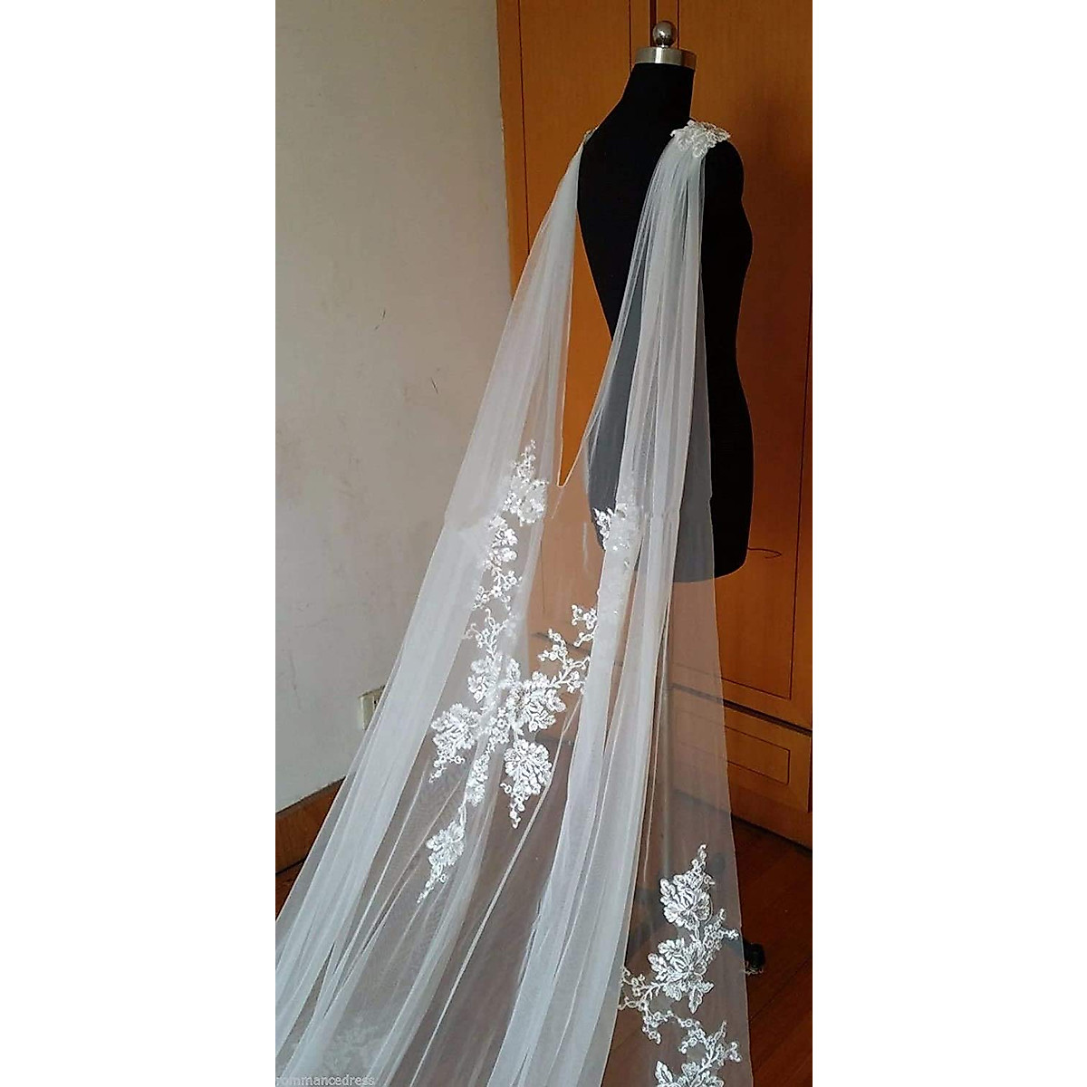Wedding Capes Lace Bridal Veils Appliques Bridal Wraps Cathedral Length Wedding Cloak (4 meters, white)
