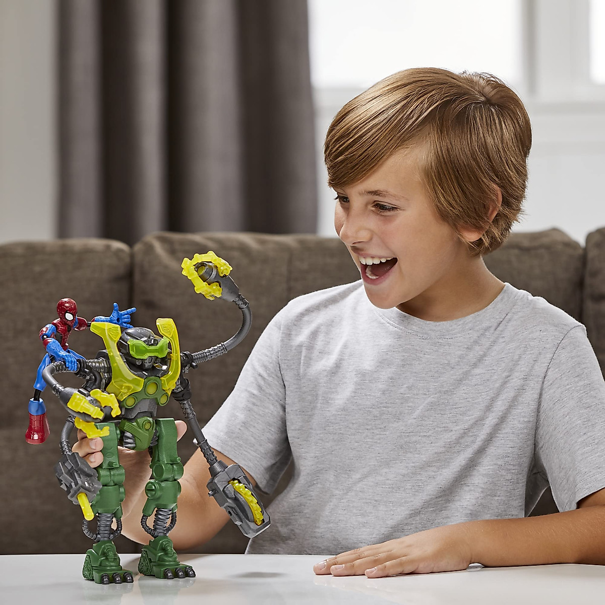 Marvel Bend and Flex Spider-Man Vs. Ock-Bot, 6-inch Spider-Man Action Figure, 10-Inch Ock-Bot with 2 Projectiles, Ages 4 and Up