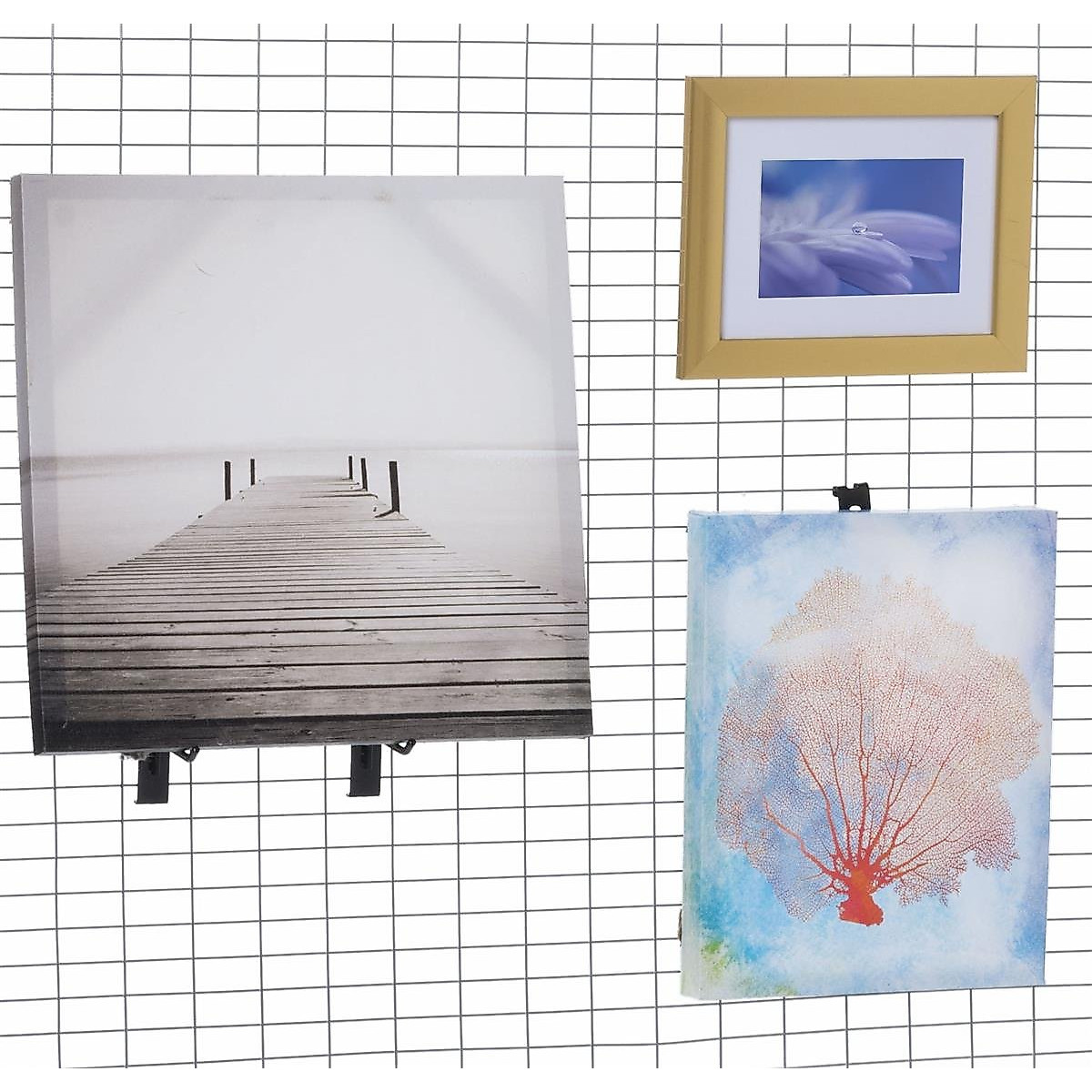 Displays2go Gridwall Art Panels, Iron Mesh Build, Double-Tiered Design – Silver Finish (AD3PNLT)