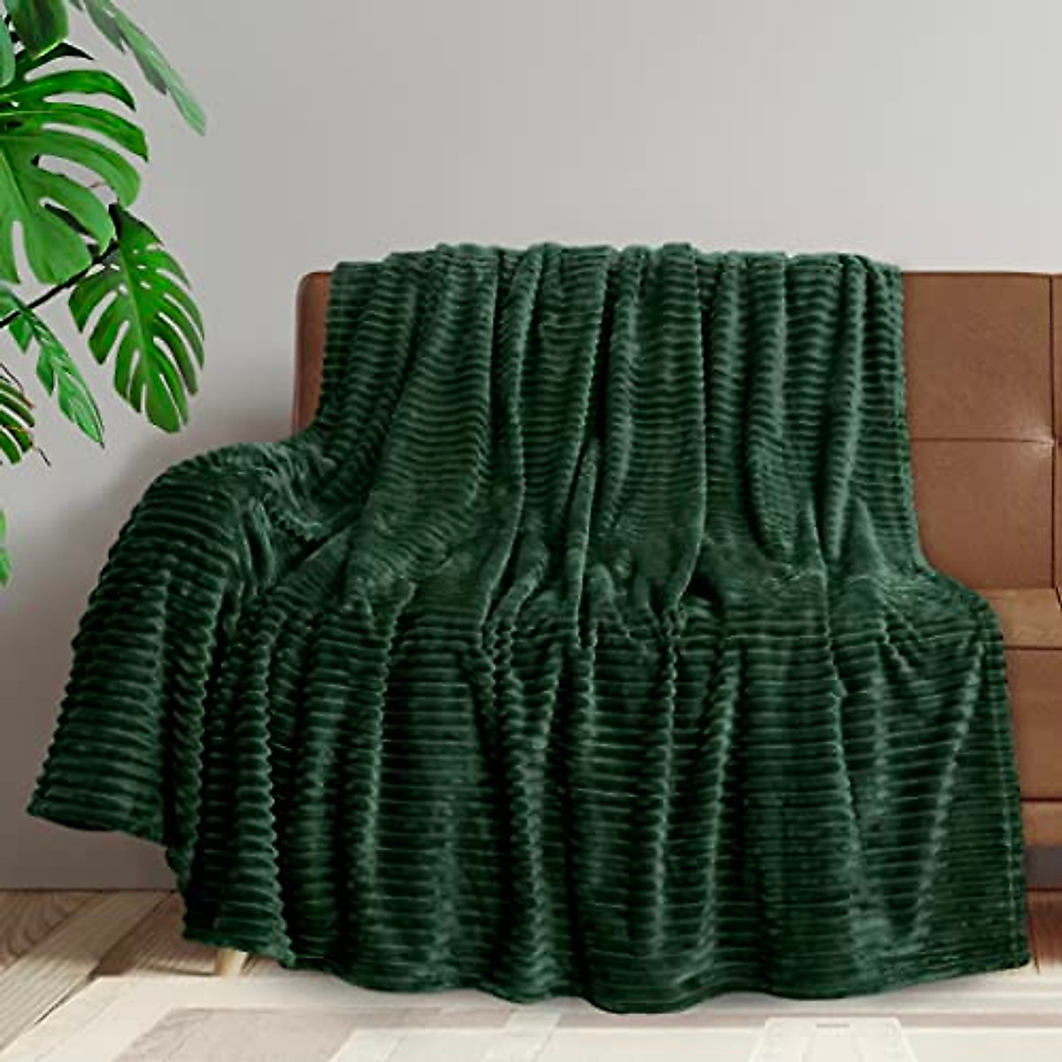 PAVILIA Cozy Fleece Blanket Throw | Fuzzy, Super Soft, Plush, Luxury Flannel Throw | Warm Ribbed Microfiber Blanket for Sofa Couch Bed (Emerald Green, 50x60 inches)