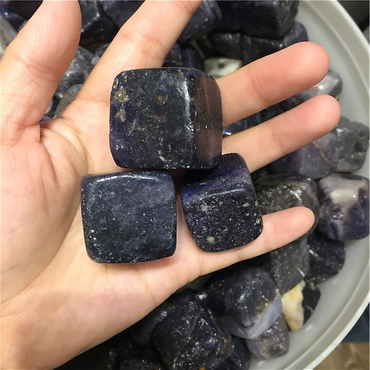 BAWHO 100g Natural Purple Sugilite Stone Cube Polished Gravel Specimen Natural Stones and Minerals Happy Fish Tank Stone Crystals WANMUQYIN
