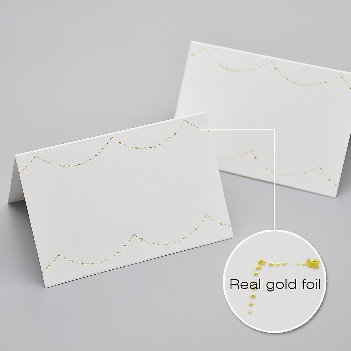 AZAZA 50 Pcs Place Cards with Gold Foil - Table Tent Cards Seating Place Cards for Weddings Banquets Dinner Parties 2.5" x 3.75" (Elegance - Gold)