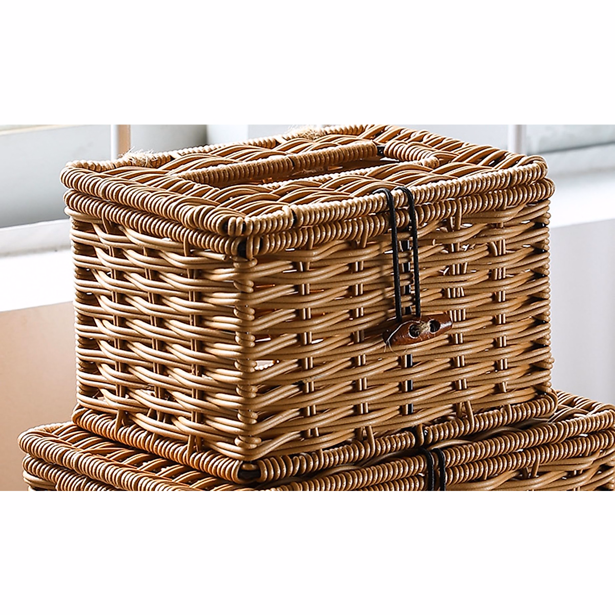 QUHUOYAO Tissue Box Cover Woven Tissue Holder Rectangular Tissue Holder Seagrass Tissue Box Holder Decorative Tissue Box Holder on Table and Barthroom (Brown)