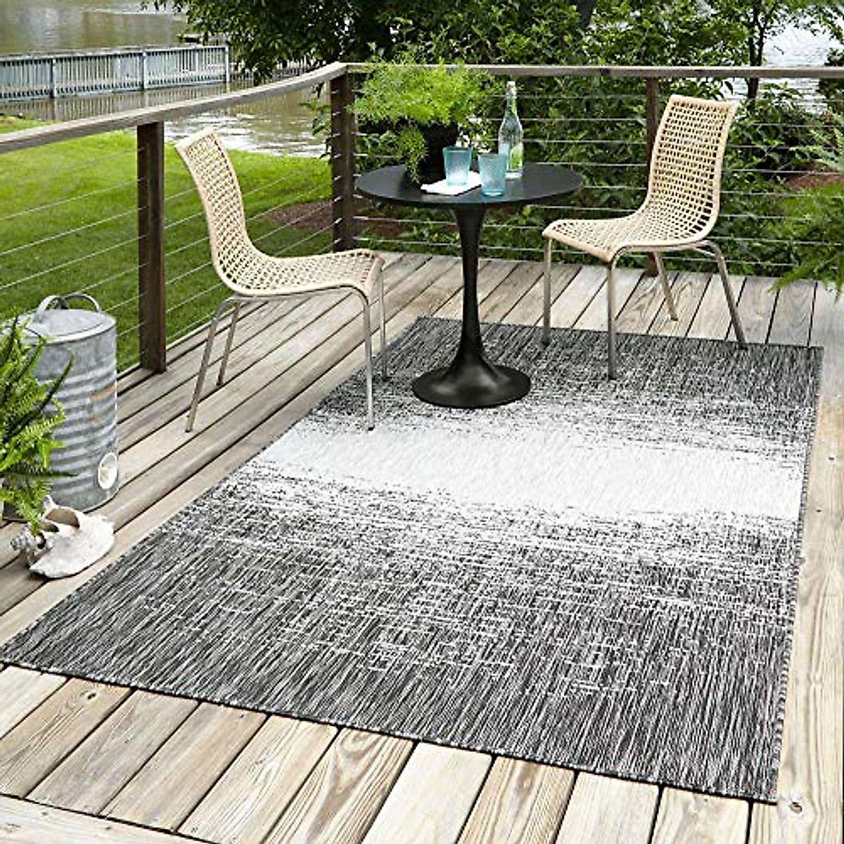 Unique Loom Outdoor Modern Collection Area Rug - Ombre (4' 1" x 6' 1" Rectangle, Charcoal Gray/ Ivory)
