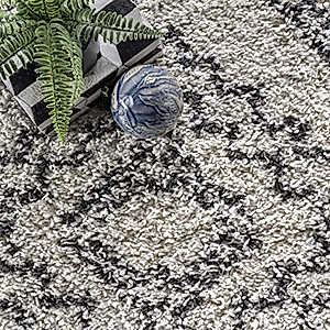 nuLOOM Vasiliki Moroccan Tribal Shag Area Rug, 5' x 8' Oval, Off White