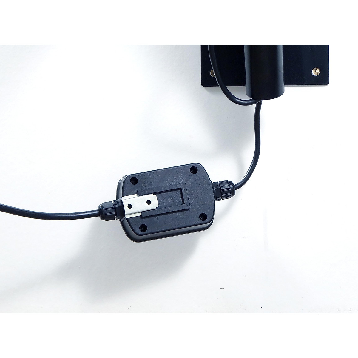 HydroMist F10-14-011 18 Inch Mounting Bracket Outdoor Oscillating Fan, Black