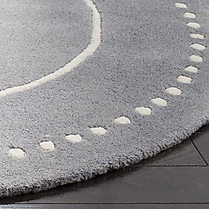 SAFAVIEH Bella Collection Area Rug - 5' Round, Navy Blue & Ivory, Handmade Dotted Border Wool, Ideal for High Traffic Areas in Living Room, Bedroom (BEL151G)